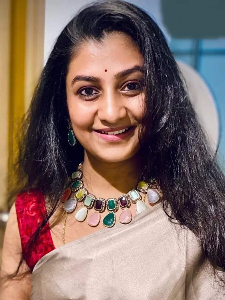 Singer Parnika Manya's vibrant photos | Times of India