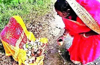 Muslim Women: Muslim Women Participate in Chhath Rituals, Breaking ...
