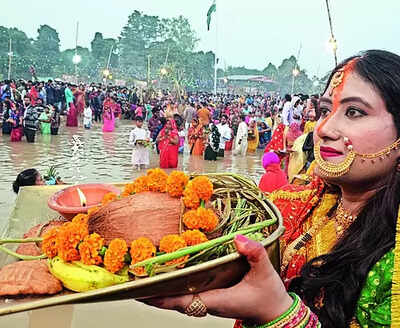 Chhath Puja: Chhath Puja concludes with ‘Usha arghya’ prayers | Kanpur ...