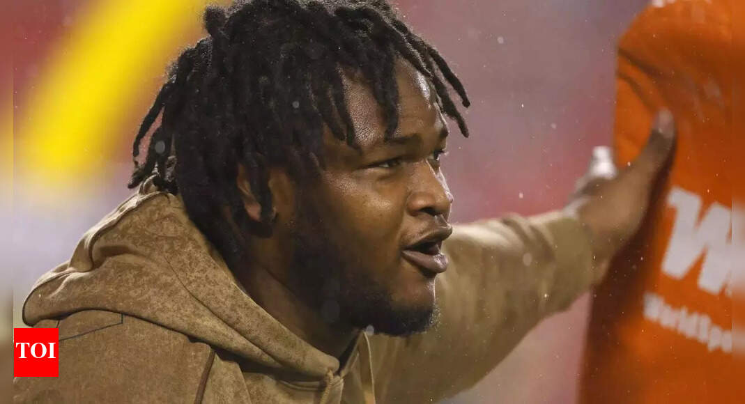 Philadelphia Eagles' Jalen Carter makes daring attempt at intercepting ...