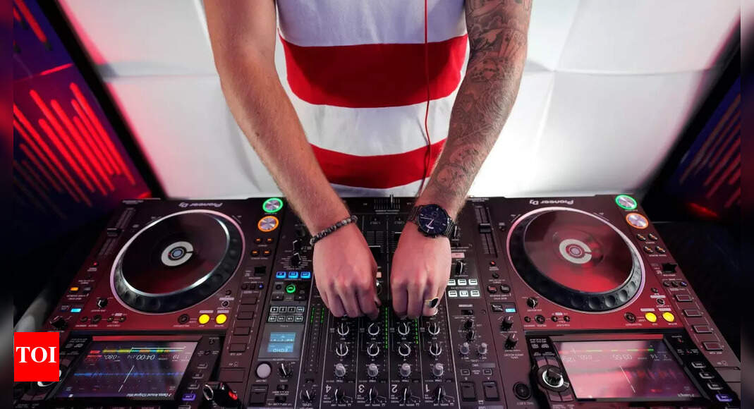 DJ vs Class X11 - Times of India