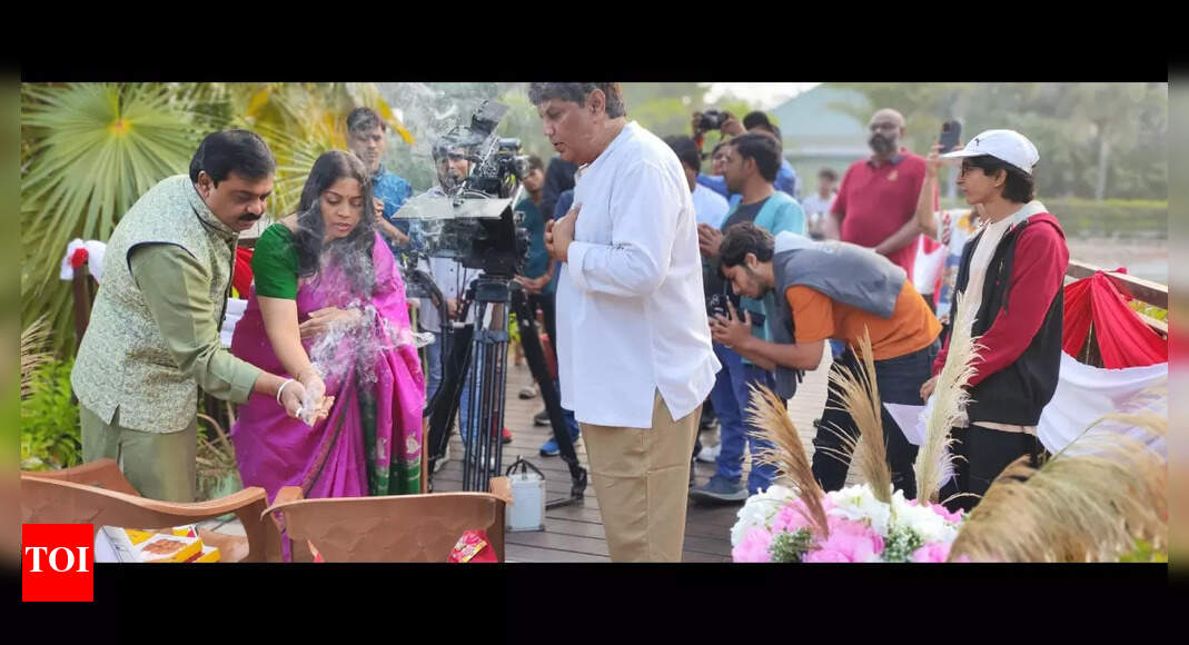 Director Chinmay P Purohit kickstarts shooting his next venture 'Vaar ...