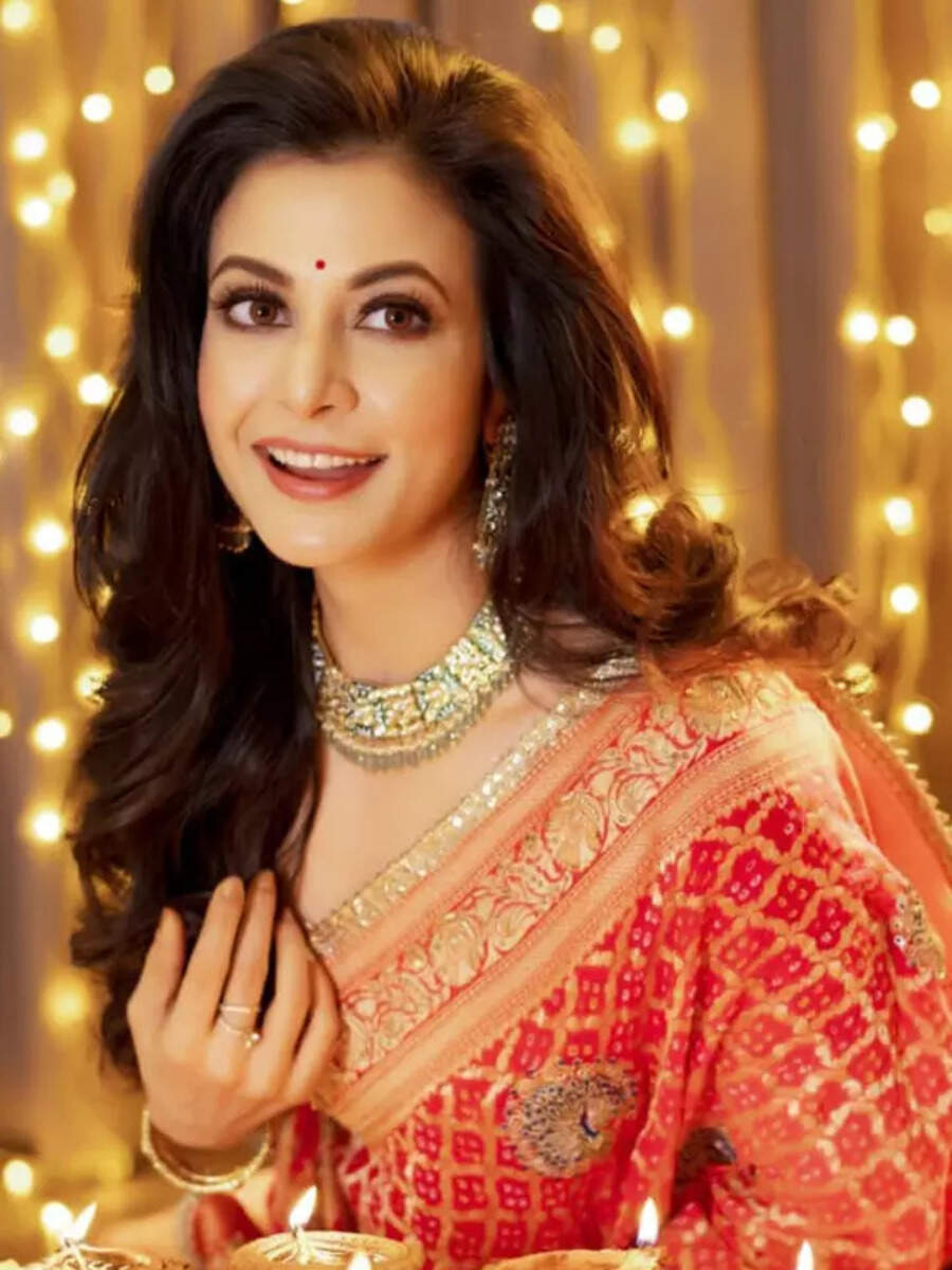 Koel Mallick captivates with classic elegance in tastefully selected ...