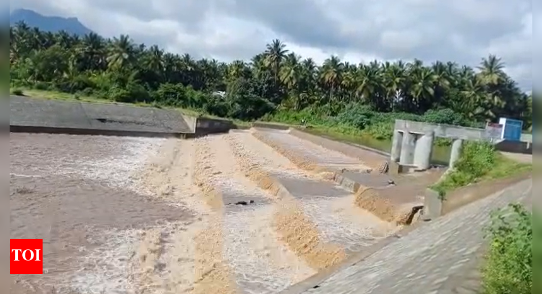 Coimbatore rain: River Noyyal overflows in many places | Coimbatore ...