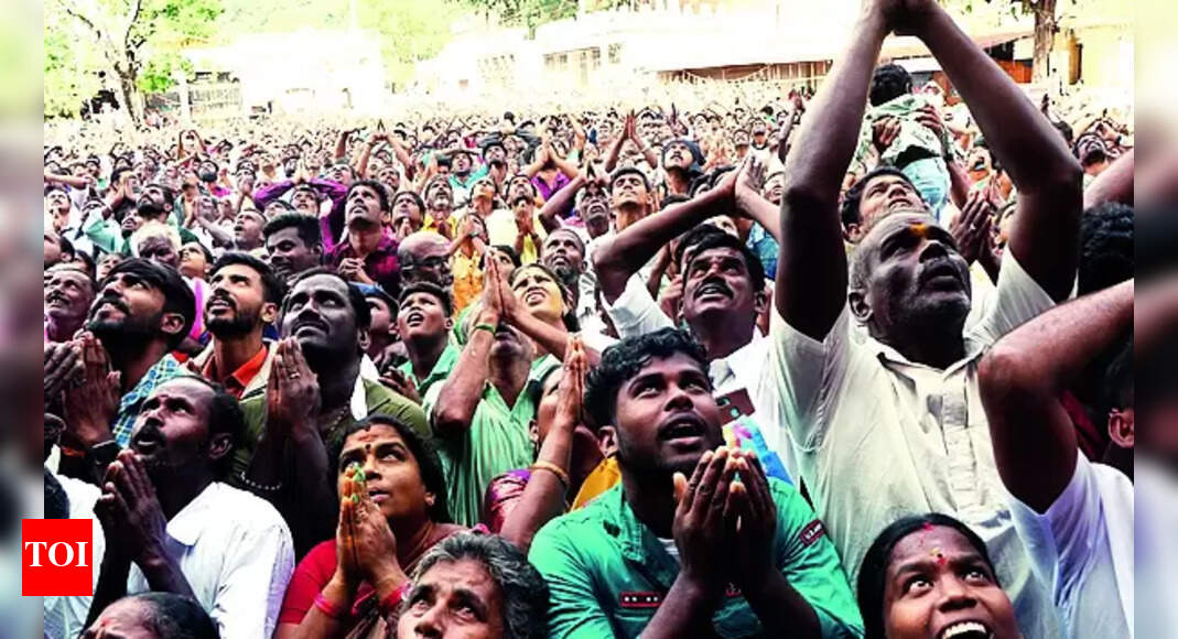 Yagasalai Pujas: Thousands Witness Consecration Of Lord Kallazhagar ...