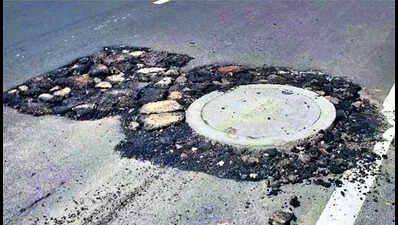 Traffic Cops Start Patching Up Roads | Chennai News - Times of India