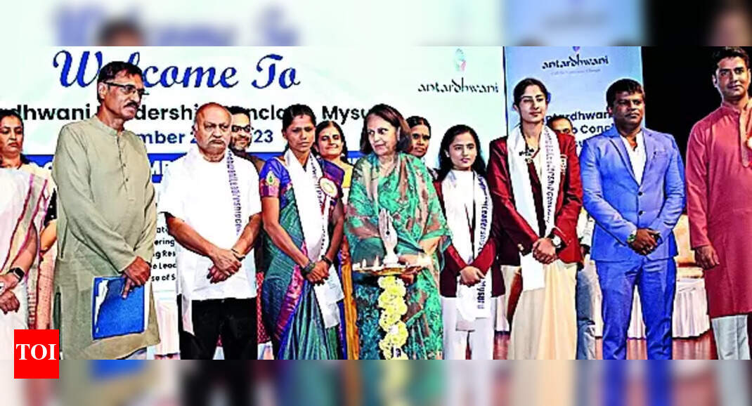 Leadership Conclave: Founder of Antardwani and HCG Cancer Centre Speaks ...