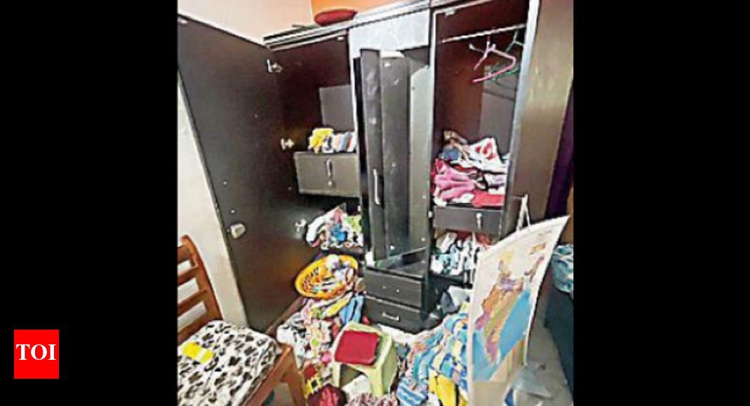 Armed Dacoits: Odisha: 8 armed dacoits hold techie's family hostage ...