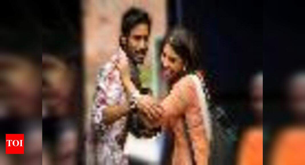 Selva surprises RJs | Tamil Movie News - Times of India