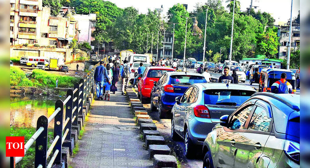 Parked Cars Create Bottleneck On Tilak Bridge, Citizens Fume | Pune ...