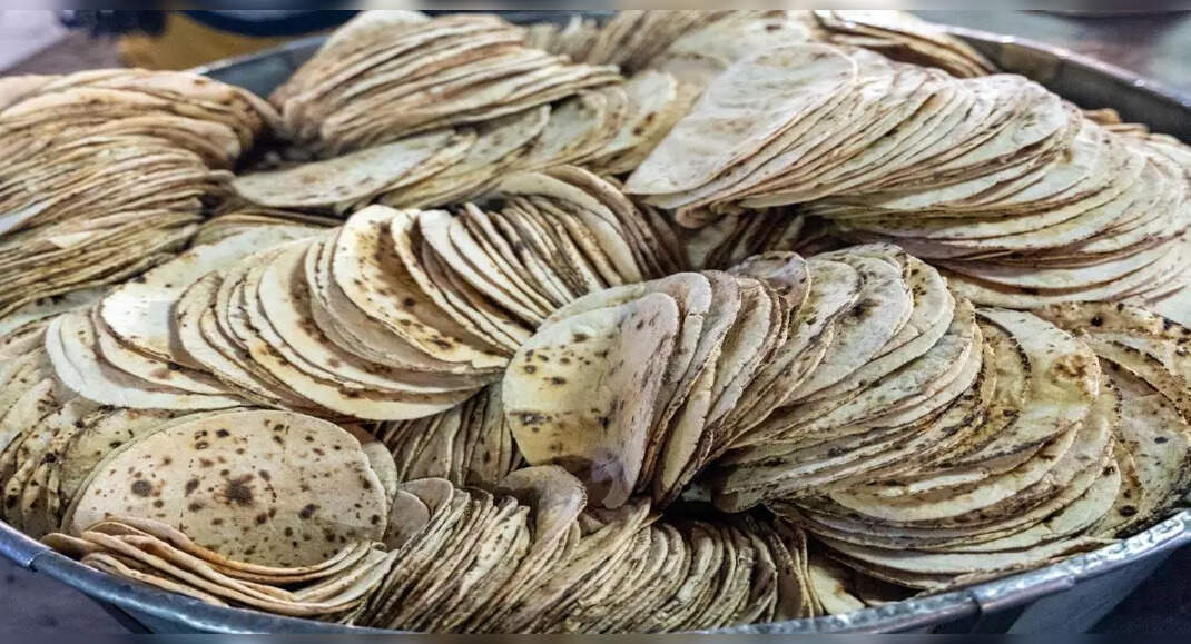 About Golden Temple langar: World’s largest free kitchen feeds over ...