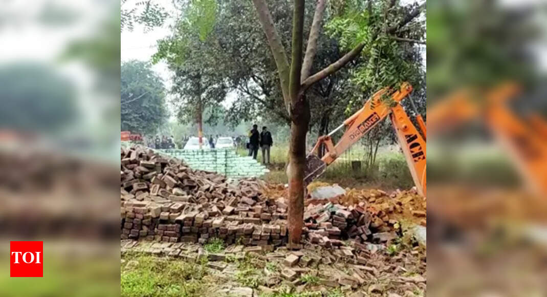 200-Year-Old Mazar Bulldozed: 200-Year-Old 'Mazar' Bulldozed in ...