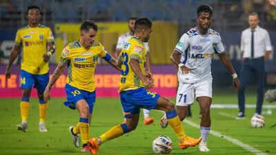 ISL: Blasters, Chennaiyin play out a thrilling draw | Football News - Times of India