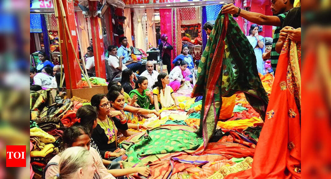 Rumour Mills Spur Dash For 6 Yards Of Finery In Gadag | Hubballi News ...
