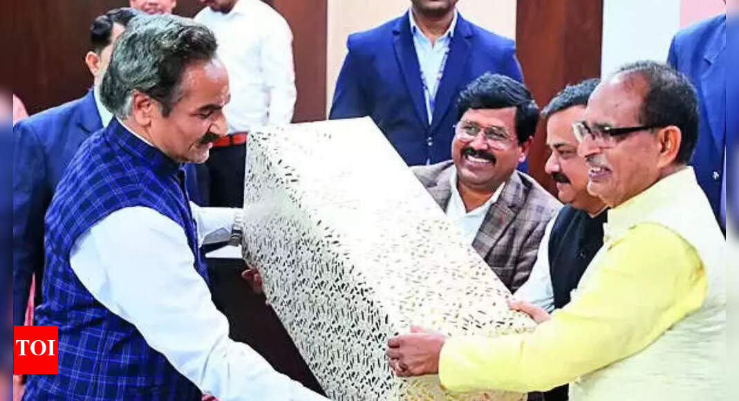 Veera Rana takes over as chief secretary, Iqbal Bains bids adieu ...