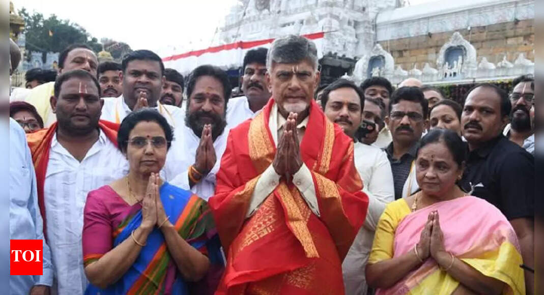 Andhra Pradesh: Ex-CM Chandrababu Naidu worships at Tirumala temple | Amaravati News - Times of ...