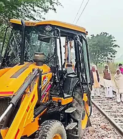 Delhi Express Train: Delhi Express Train Accident: One Injured as Train ...