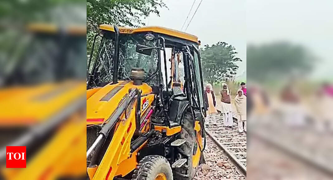 Delhi Express Train: Delhi Express Train Accident: One Injured as Train ...