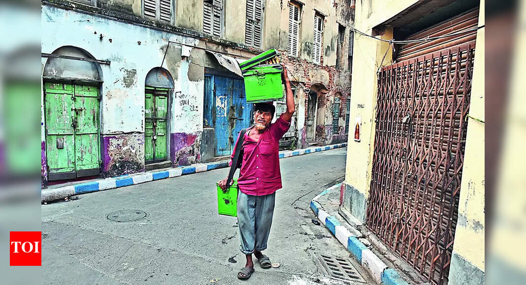 Roadside Cake-Pastry Tradition: The Tradition of 15 ‘Trunkwallahs ...