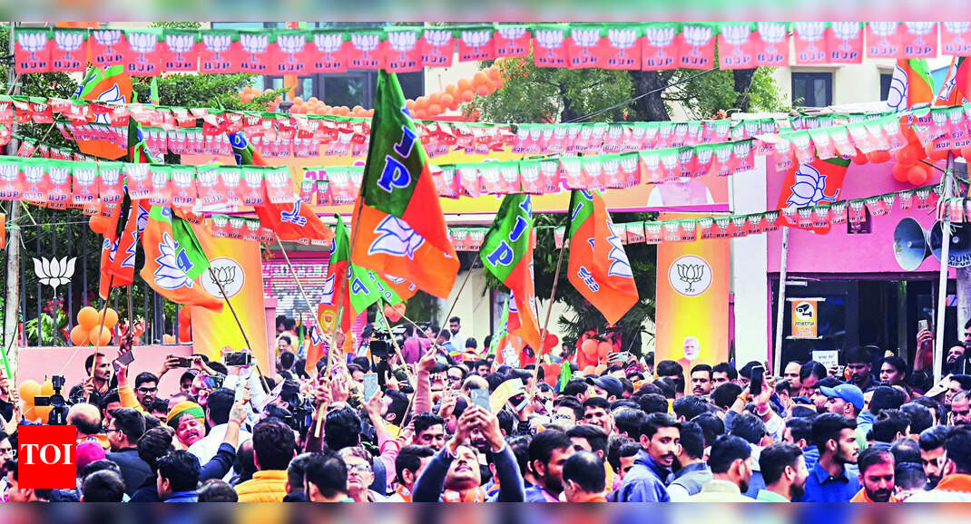 BJP: BJP edges past Cong in a closely contested battle in Jaipur ...