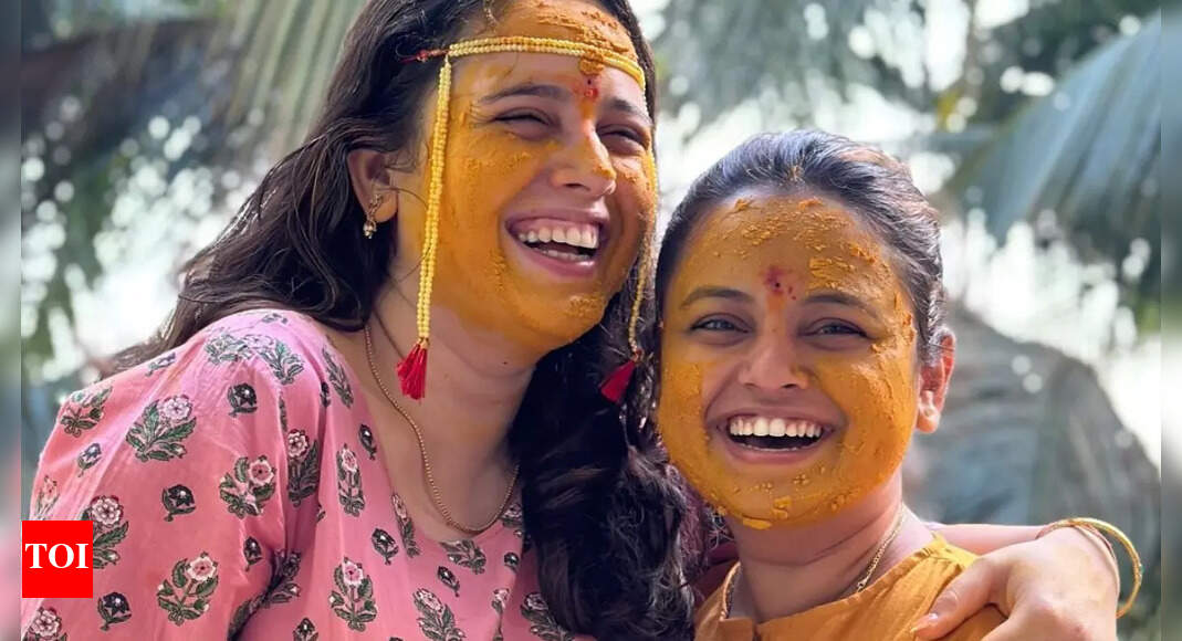 Mugdha Vaishampayan enjoys Haldi ceremony of her sister Mrudula, see ...
