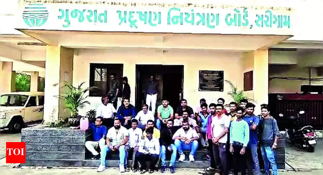 Groundwater Turns Red In Vapi’s Sarigam, Locals Protest | Surat News ...