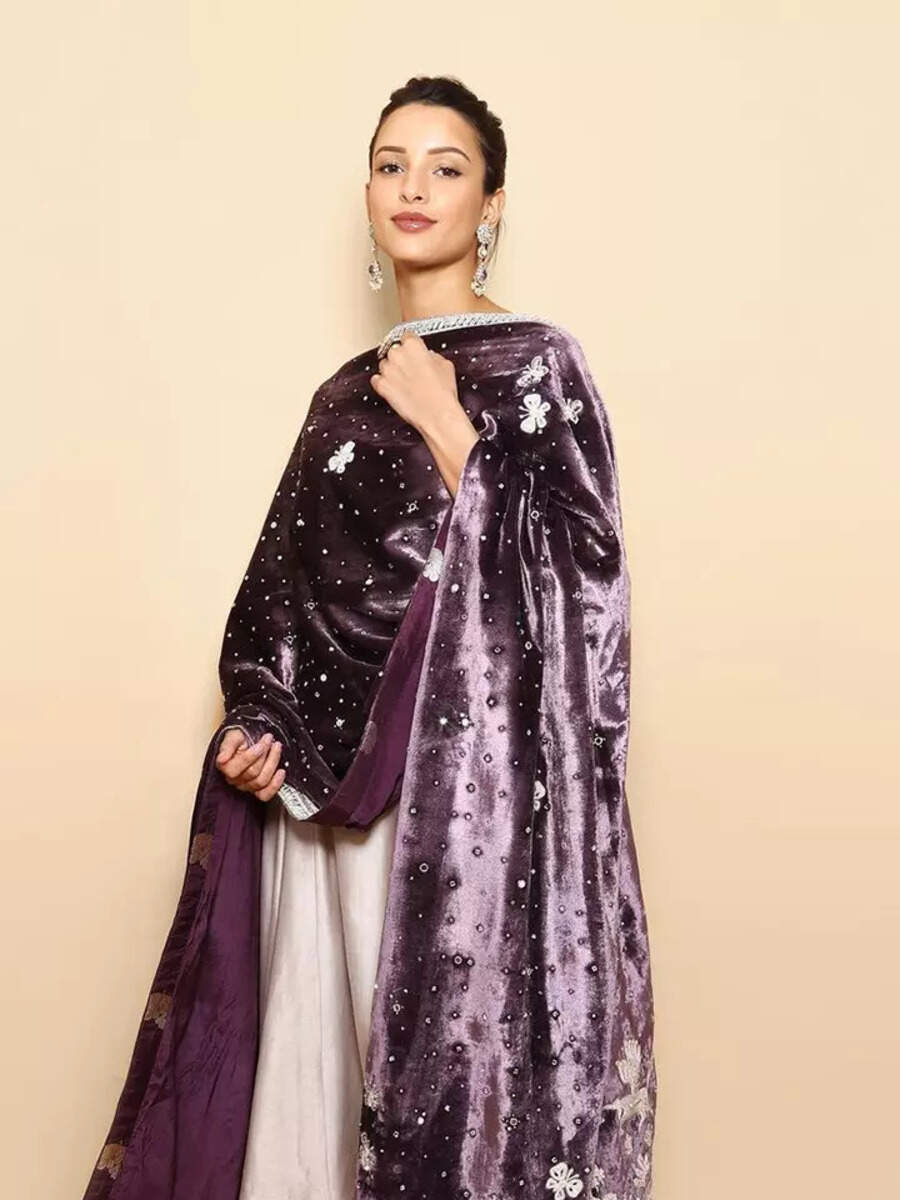 Triptii Dimri is embracing ethnic bliss and radiating cultural elegance ...