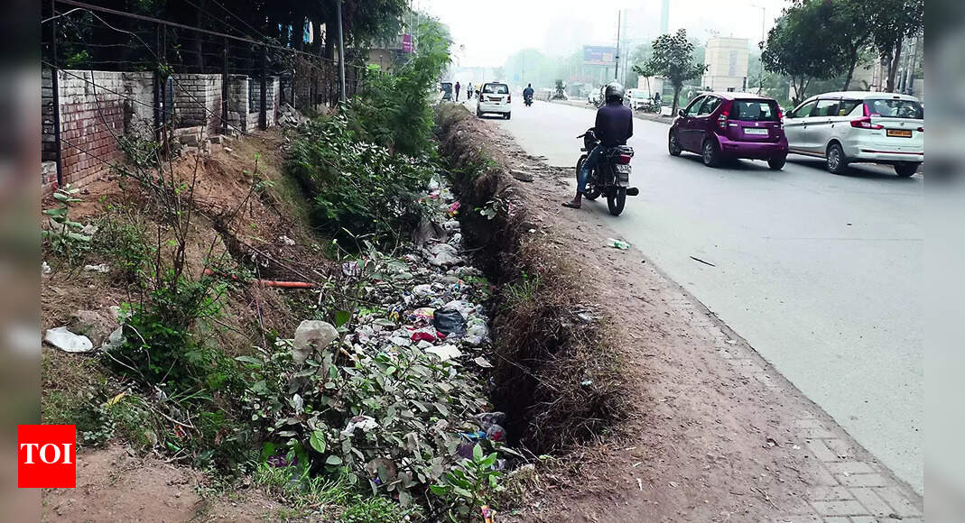 Open Drain: No Barricades: Open Drain Puts Commuters' Lives at Risk on ...