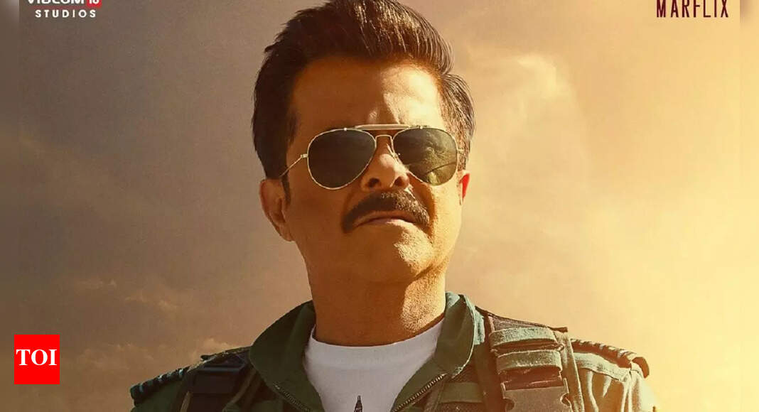 Fighter poster: Anil Kapoor nails the commanding officer look as ...