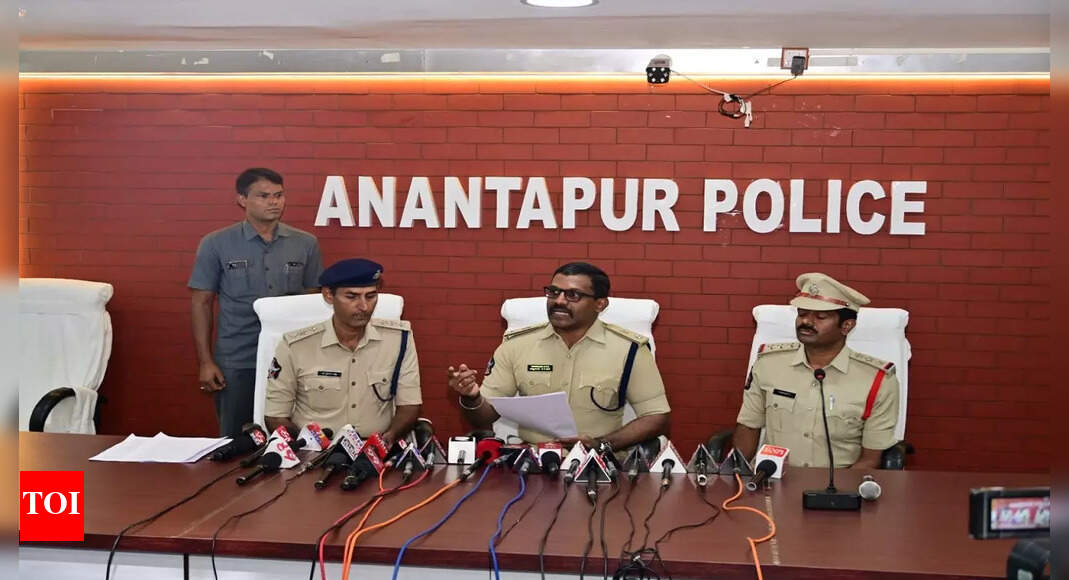 Andhra Pradesh Police crack Anantapur murder case; 11 arrested | Amaravati News - Times of India