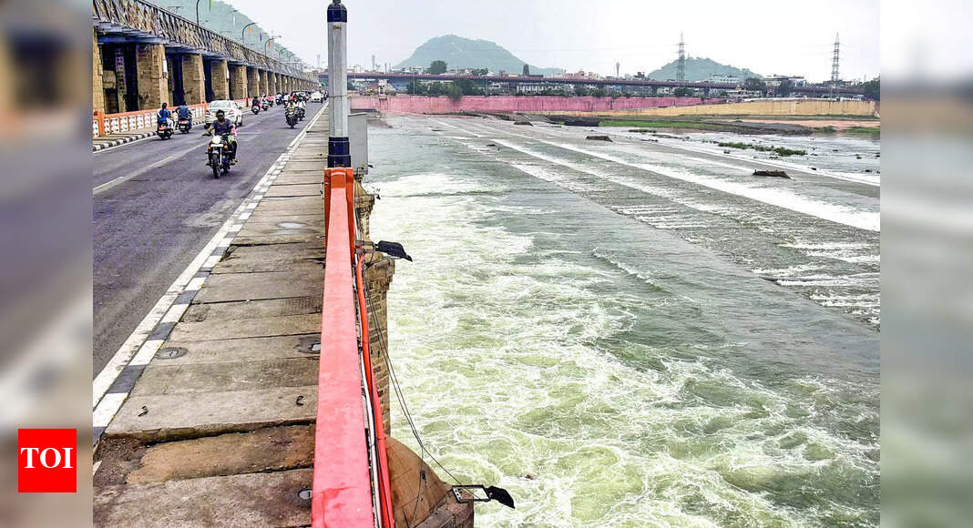 Prakasam Barrage: Prakasam Barrage: 7,000 Cusecs of Water Released into ...