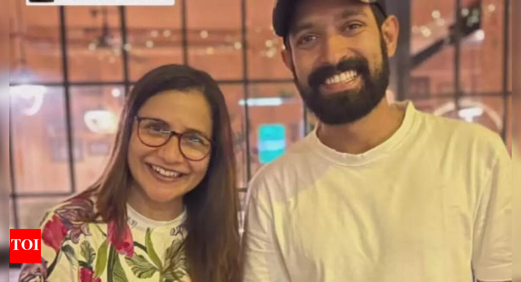 Sonali Lele Desai crosses paths with Vikrant Massey; calls him a ...