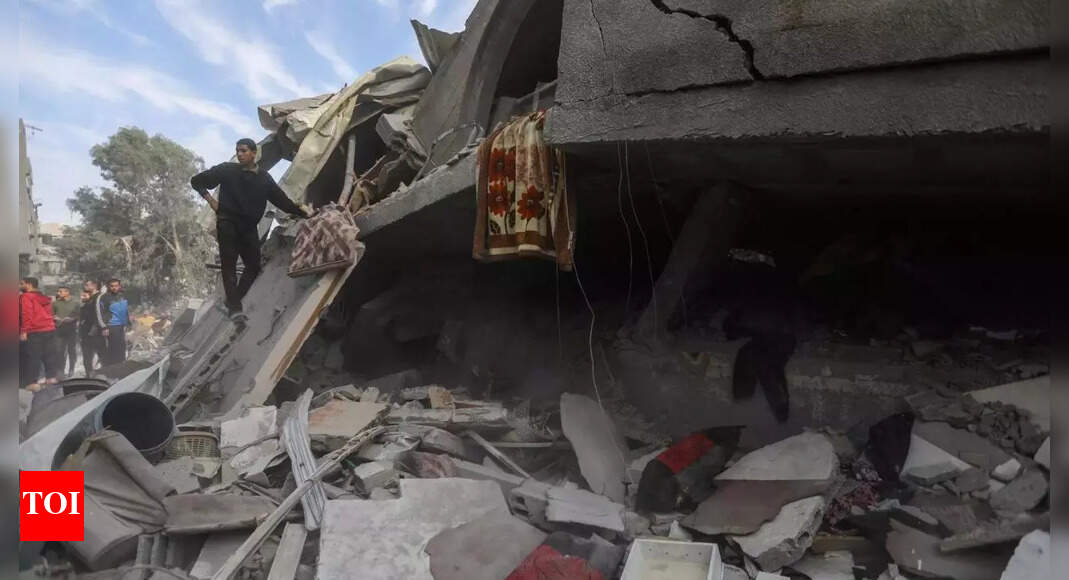 Palestinian Men Detained By Israel: Palestinian detainees stripped and ...