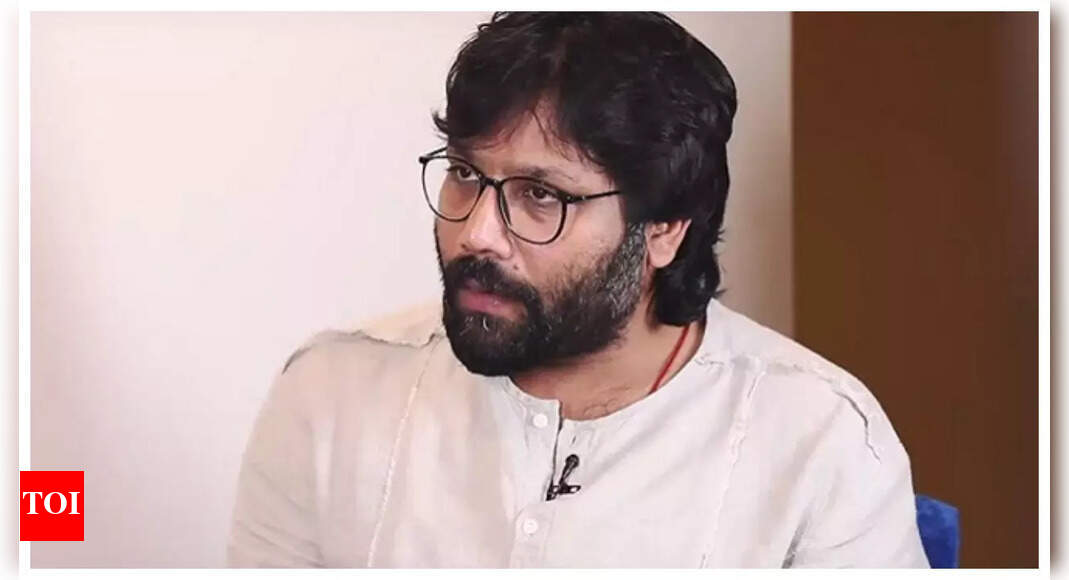 'Animal' director Sandeep Reddy Vanga gets mobbed in Dallas, USA ...