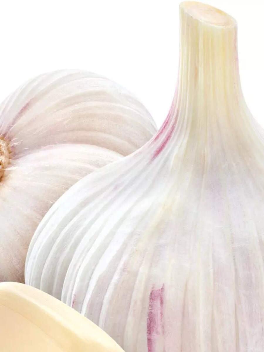 8 uses of garlic peel that no one told you | Times of India