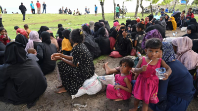 Over 300 Rohingya refugees stranded on Indonesian beaches - Times of India