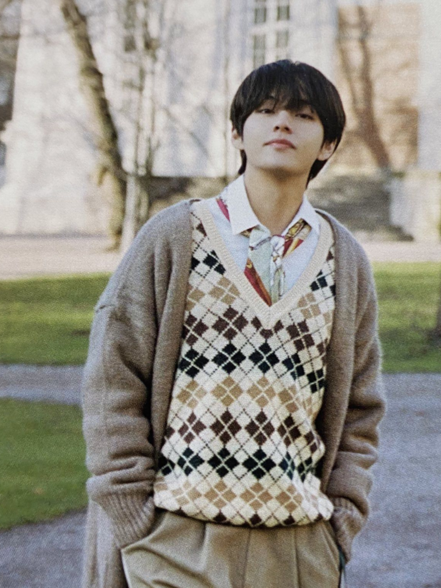 BTS' V AKA Kim Taehyung's Fashionable Fits Perfect For Winters | Zoom TV