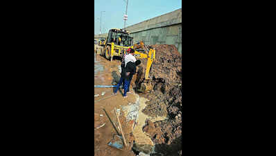 Taps Sputter As Pipe Breach Hits Water Supply | Gurgaon News - Times of ...