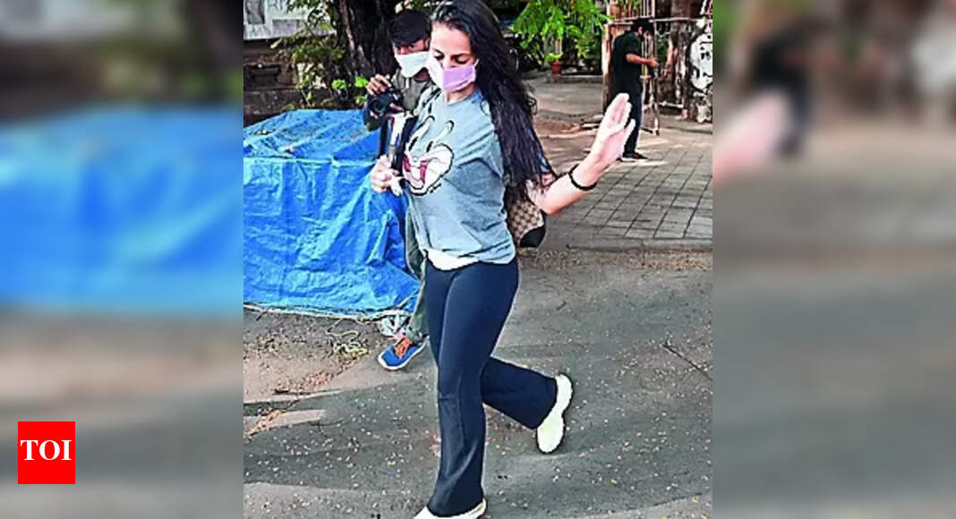 Court: Court imposes 1k cost on Ameesha Patel in cheating case | Ranchi News - Times of India