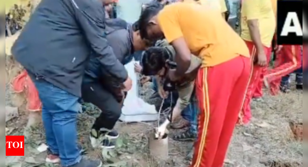 Infant stuck in bore well in Odisha's Sambalpur; rescue operations on ...