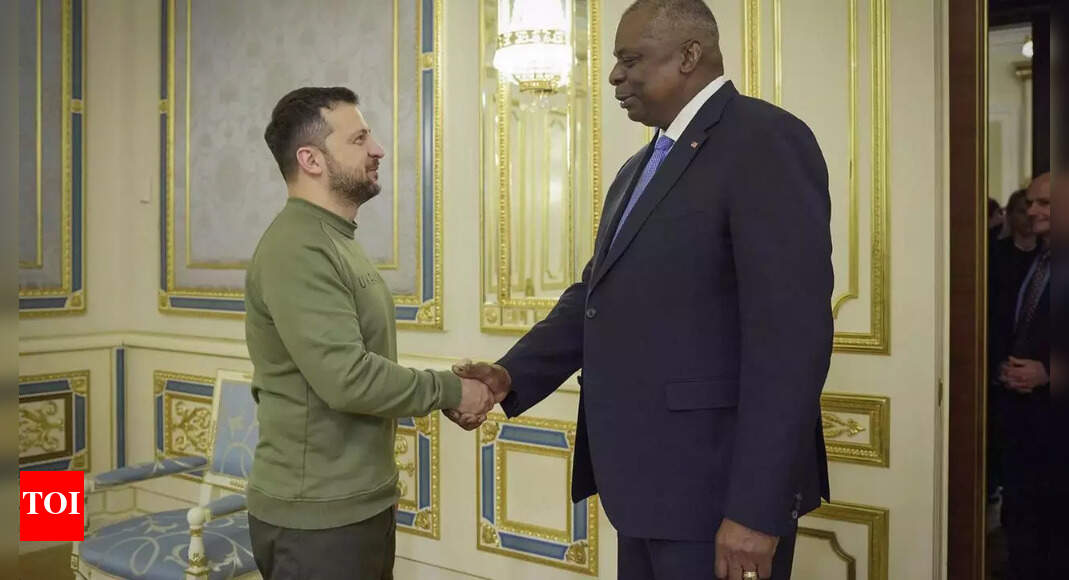 Zelensky: Zelenskyy pleads for US war aid, Russia claims advances - Times of India