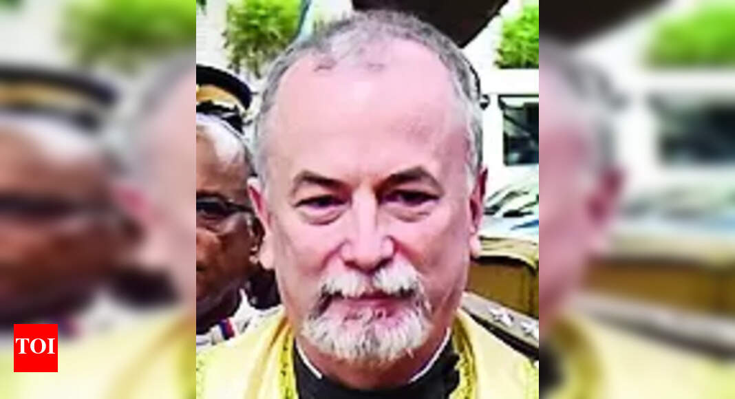 Uniform Holy Mass: Uniform Holy Mass: Pontifical Delegate Cyril Vasil ...