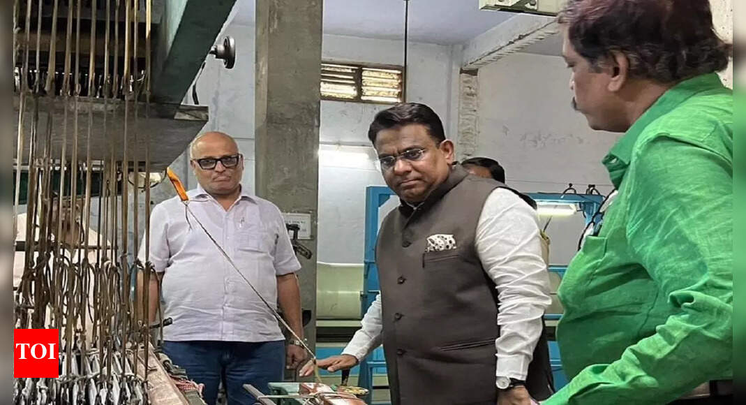 Maharashtra announces 'study group' on power looms, to make changes in ...