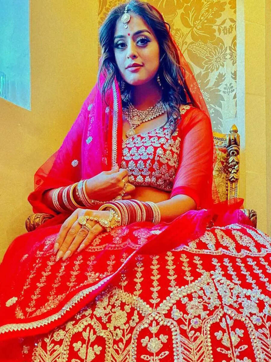 Yamini Singh captivates in an array of stunning ethnic ensembles ...