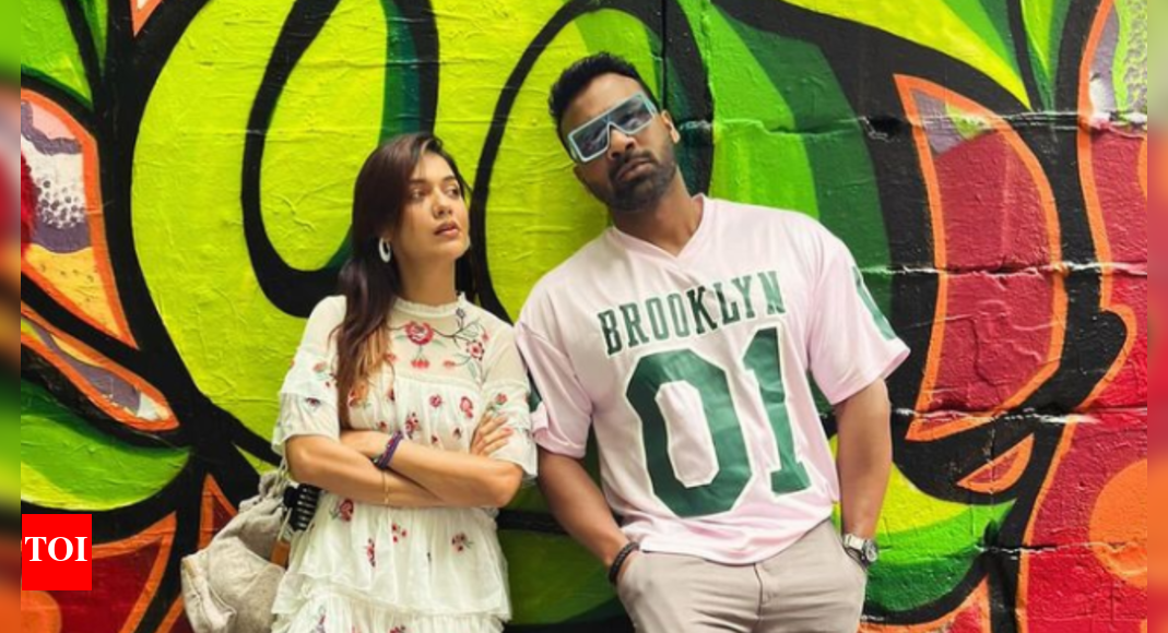 Divya Agarwal and Apurva Padgaonkar unveil their wedding invite ...