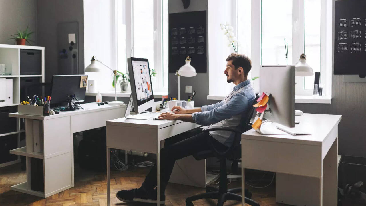 Working At A Desk? Here's How Sitting 8-10 Hours Daily Affects Your Body
