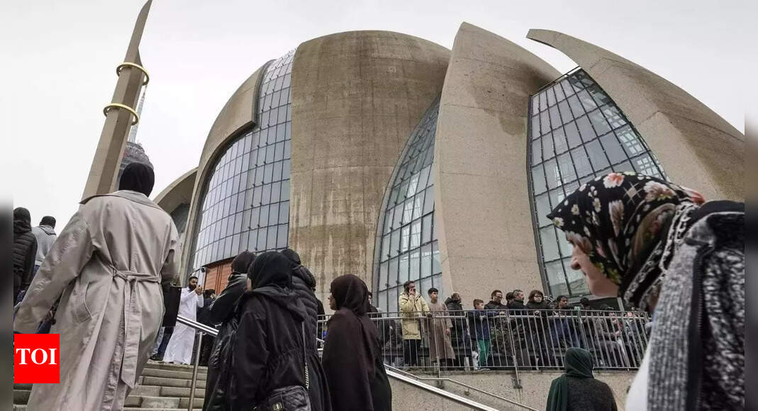 Imams: Germany to stop accepting imams from Turkey - Times of India
