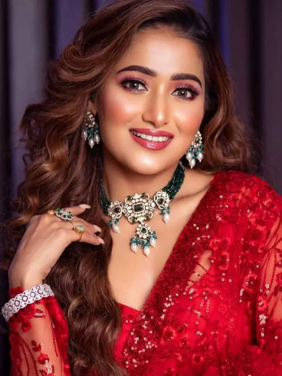 Sudipta Bakshi's elegant looks in Red saree | Times of India