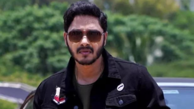 Actor Shreyas Talpade (47) suffers heart attack, in hospital | Mumbai News - Times of India