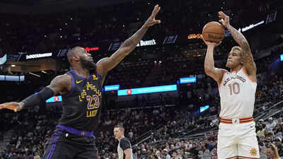 San Antonio Spurs finally break the curse to defeat Los Angeles Lakers | NBA News - Times of India
